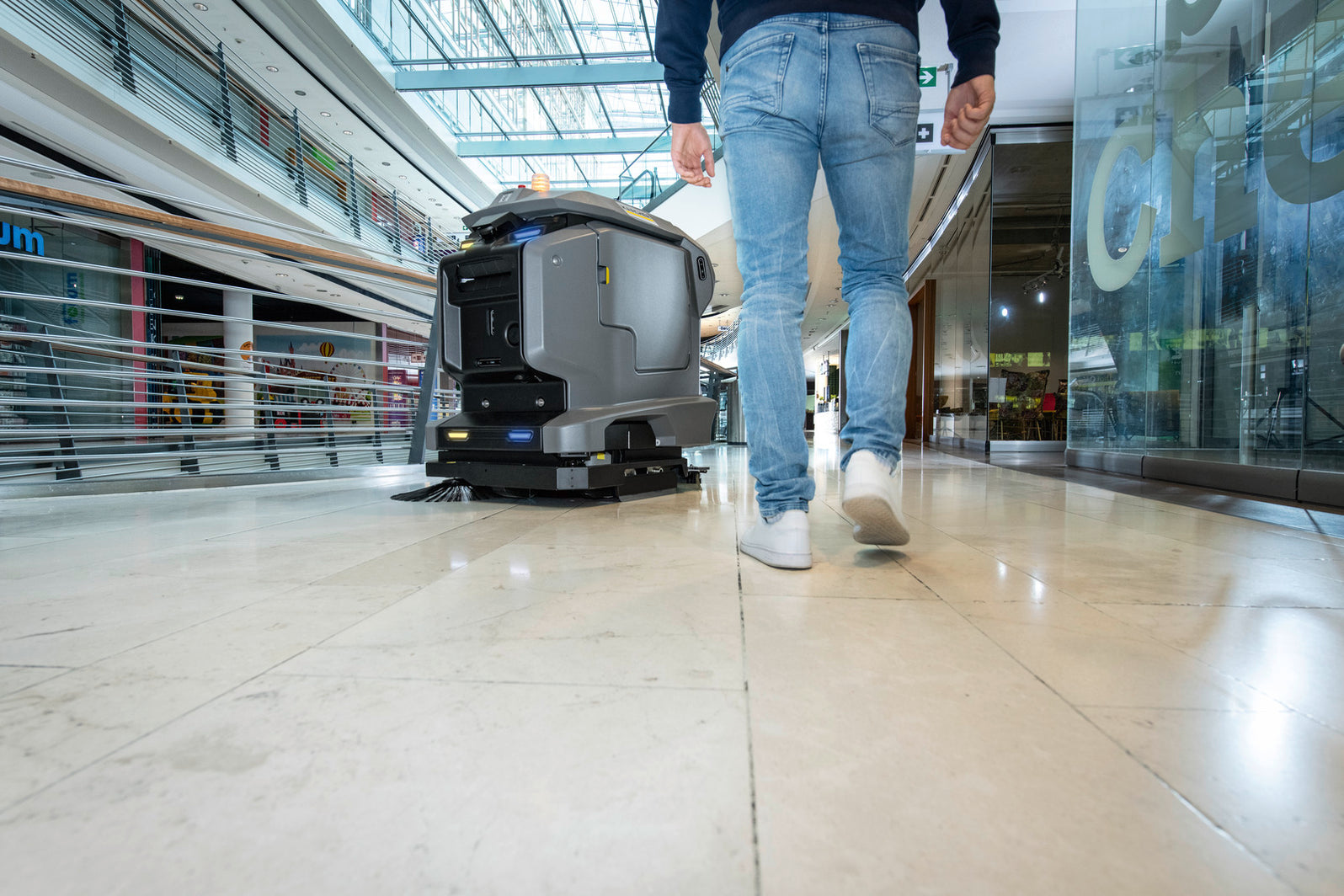 Karcher Professional Autonomous Robotic Scrubber Drier KIRA B50 ...
